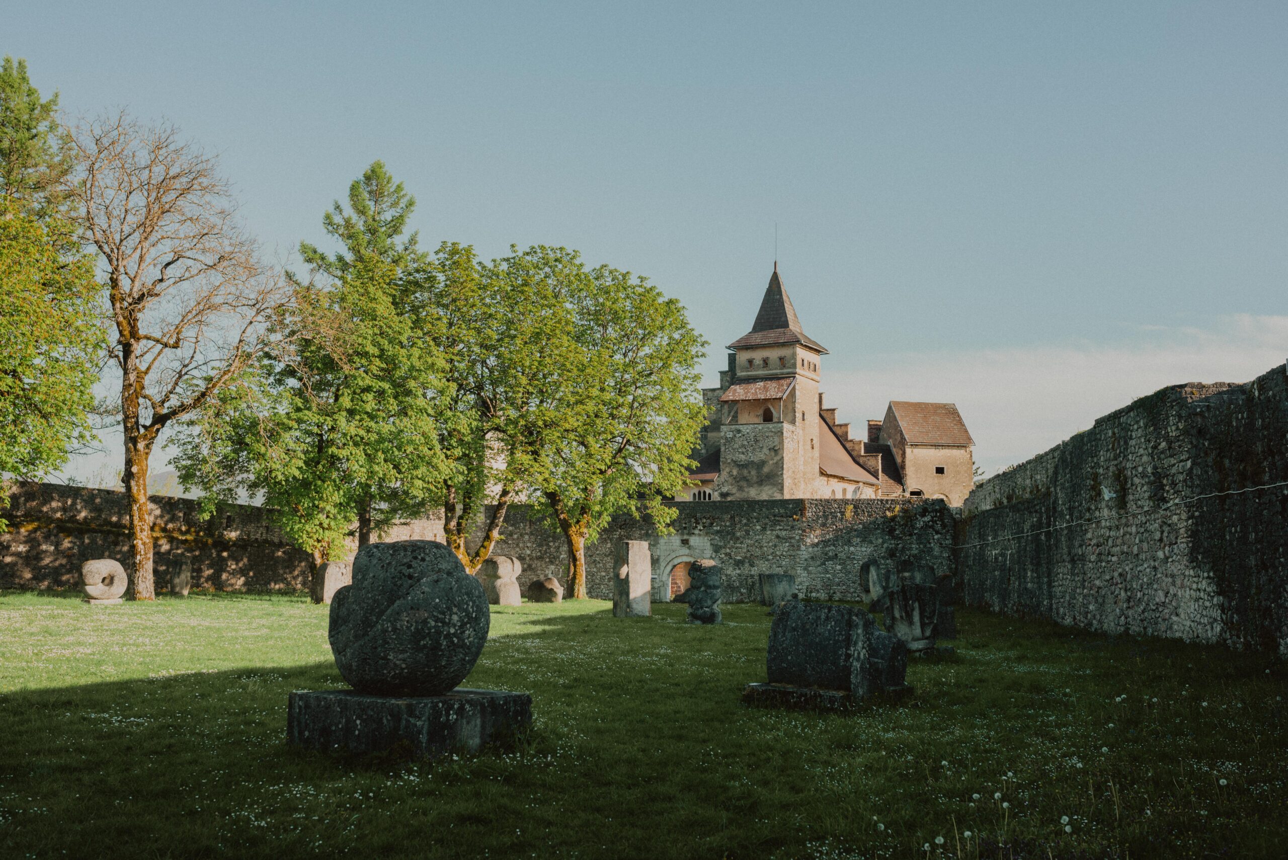 Stari grad Ostrožac-tvrđava Ostrožac - Turizam u Bosni i Hercegovini ...